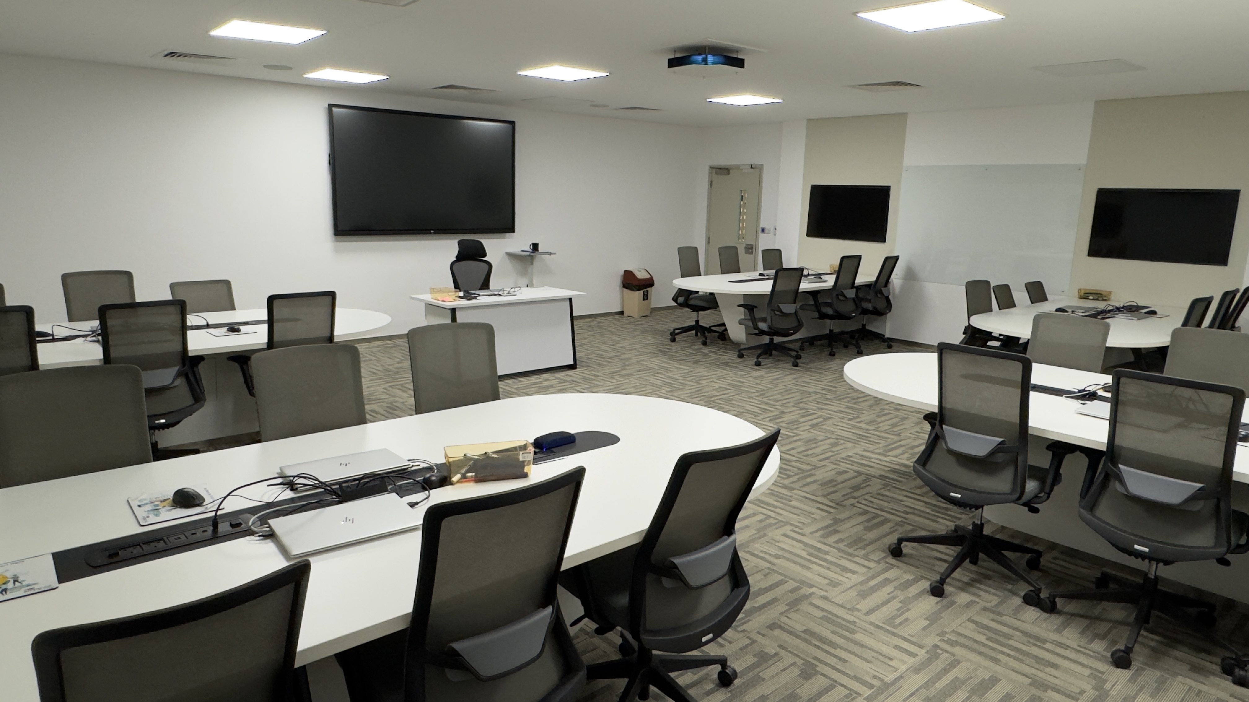 Confirmed Bookings - SQU Booking - Sultan Qaboos University